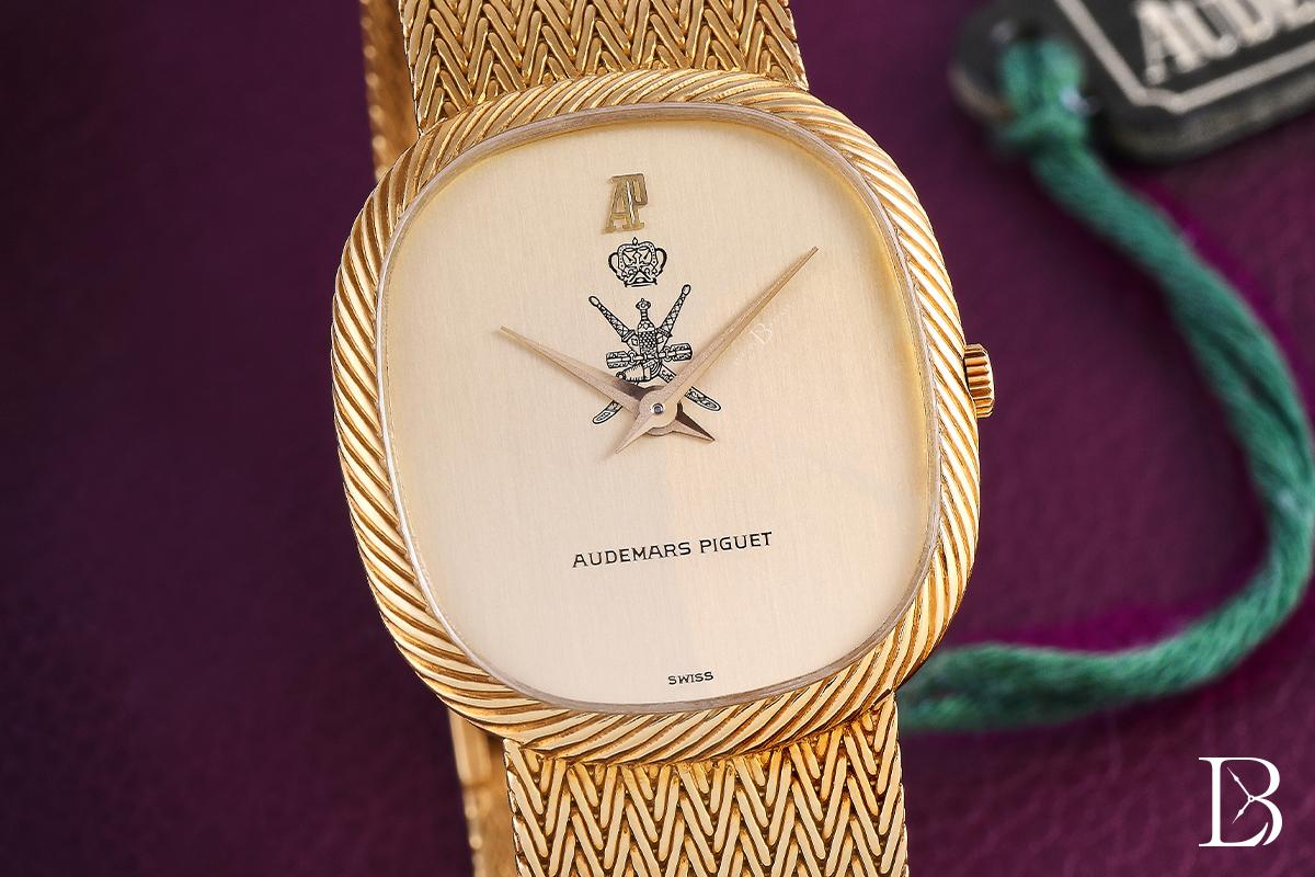What is a Khanjar Dial Watch?