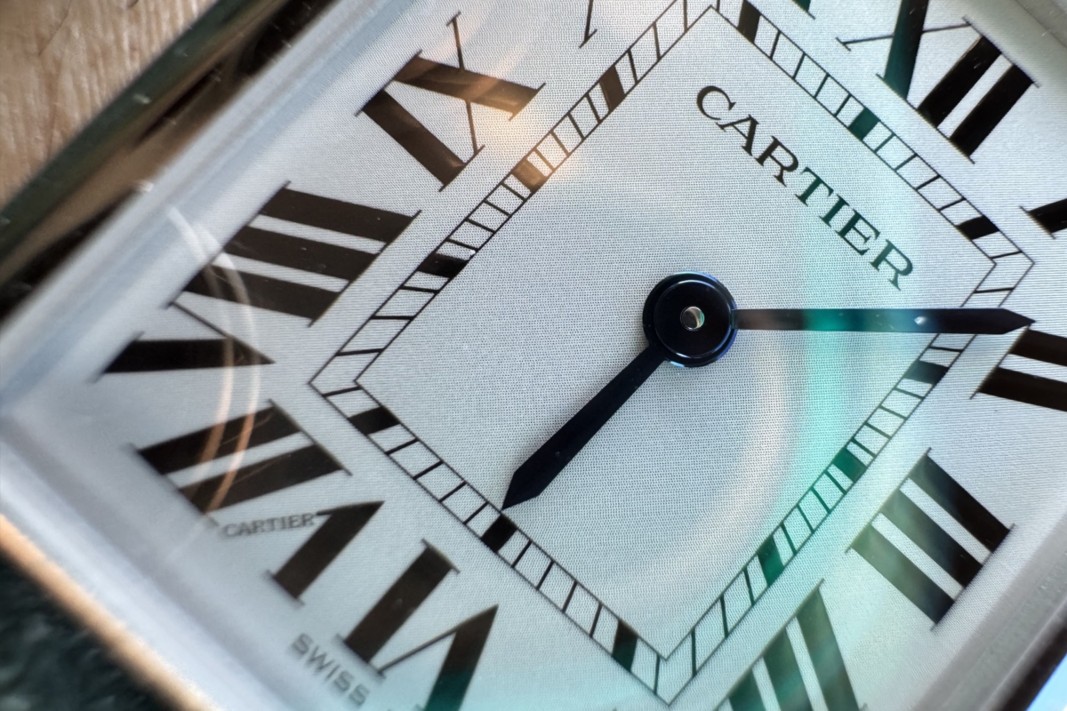 Cartier Tank Solarbeat: Cartier Tank Must Solarbeat V1 vs. V2