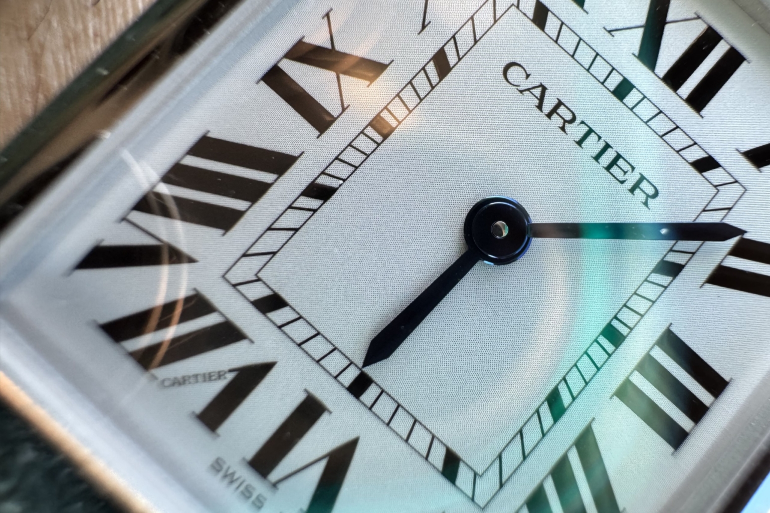 Cartier Tank Solarbeat: Cartier Tank Must Solarbeat V1 vs. V2